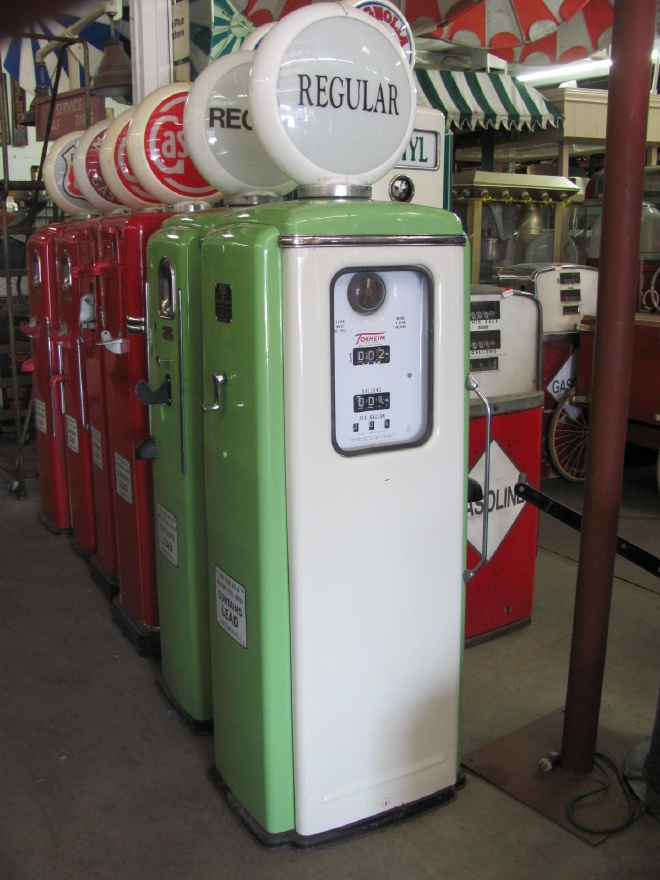 1950's Green/White gas pumps. in Automotive